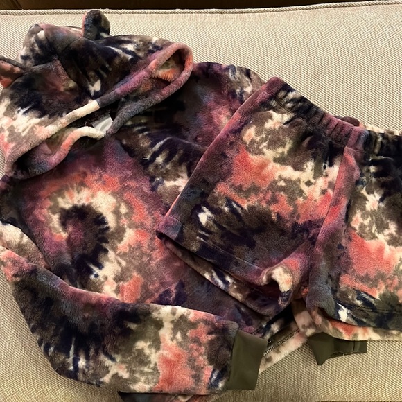 T & B | Matching Sets | Fuzzy Lounge Set | Poshmark